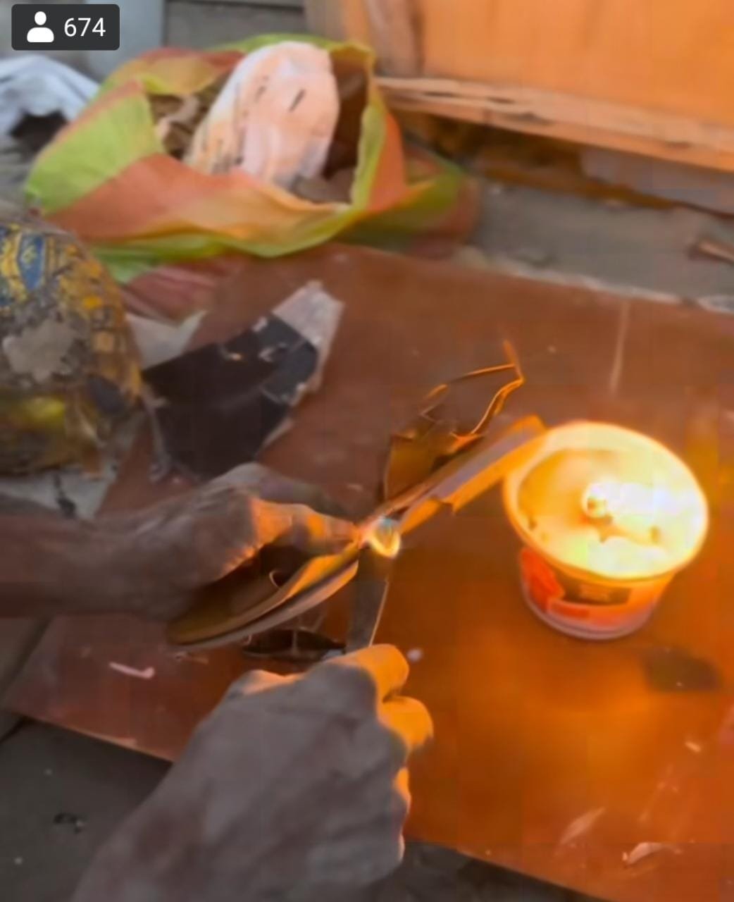 Este señor hace inventos caseros con basura reciclada y se vuelve un ...